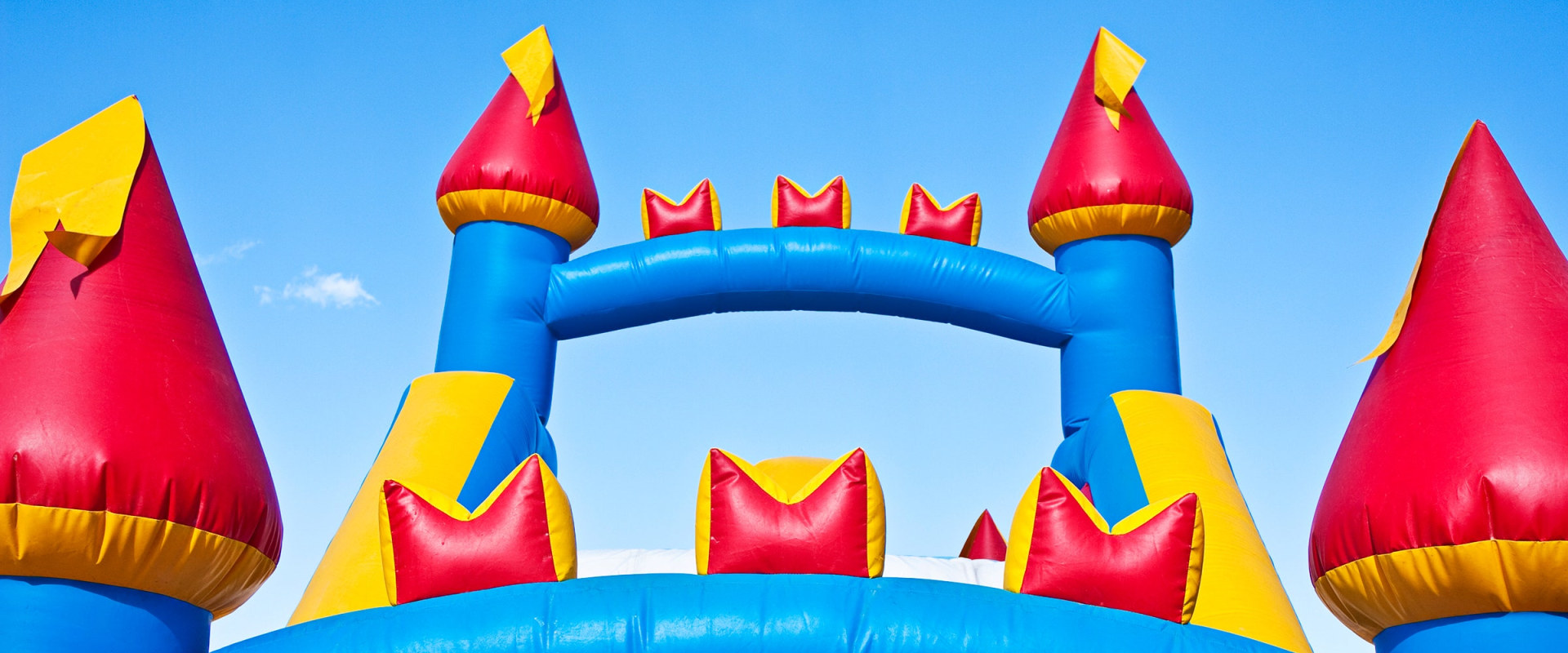 What Materials are Bouncy Houses Made Of? - An Expert's Perspective